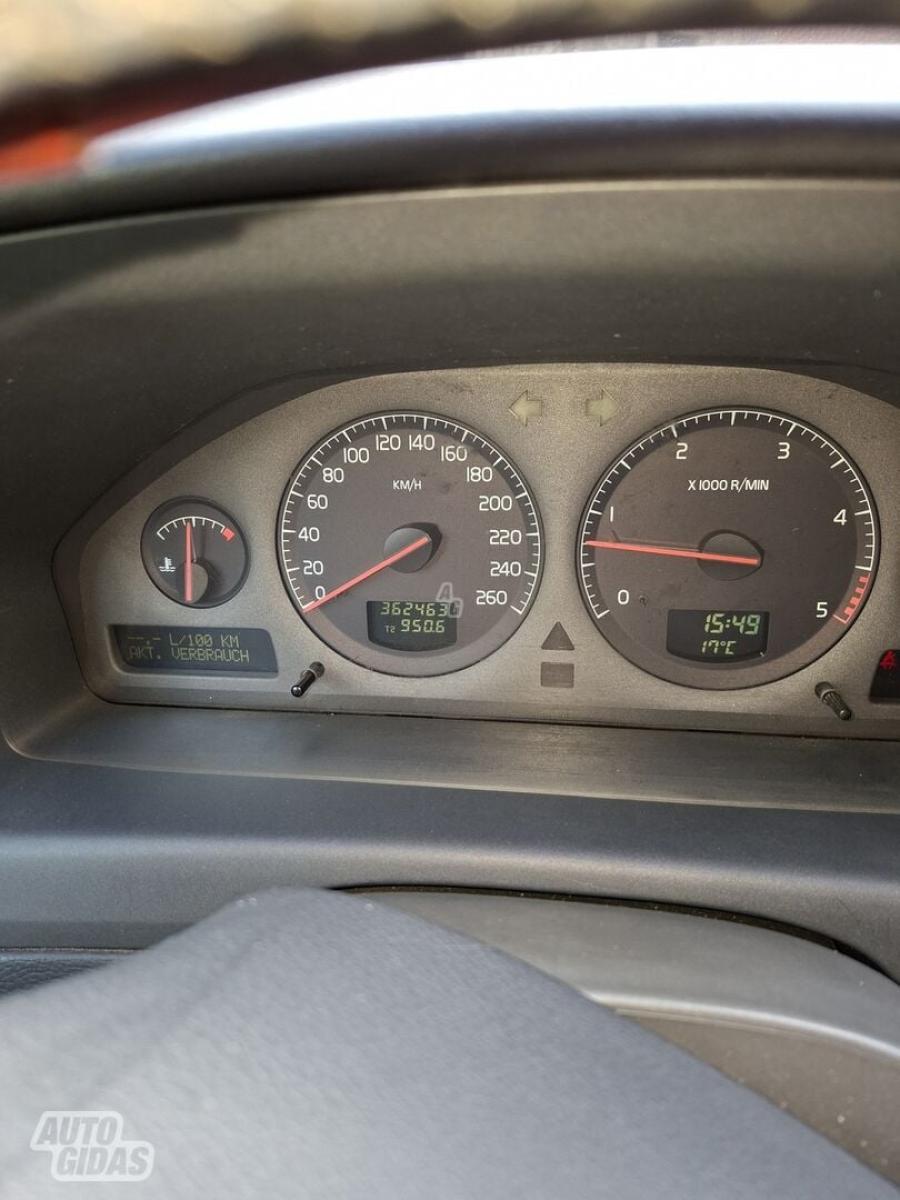 Black Volvo V70 2002 in Druskininkai, with an engine capacity of 2.40 L and mileage of 362 thousand km for 1150 €, photo 3 on AUTOMOTO.COM.LV