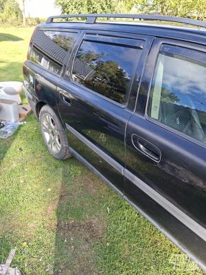 Black Volvo V70 2002 in Druskininkai, with an engine capacity of 2.40 L and mileage of 362 thousand km for 1150 €, photo 4 on AUTOMOTO.COM.LV