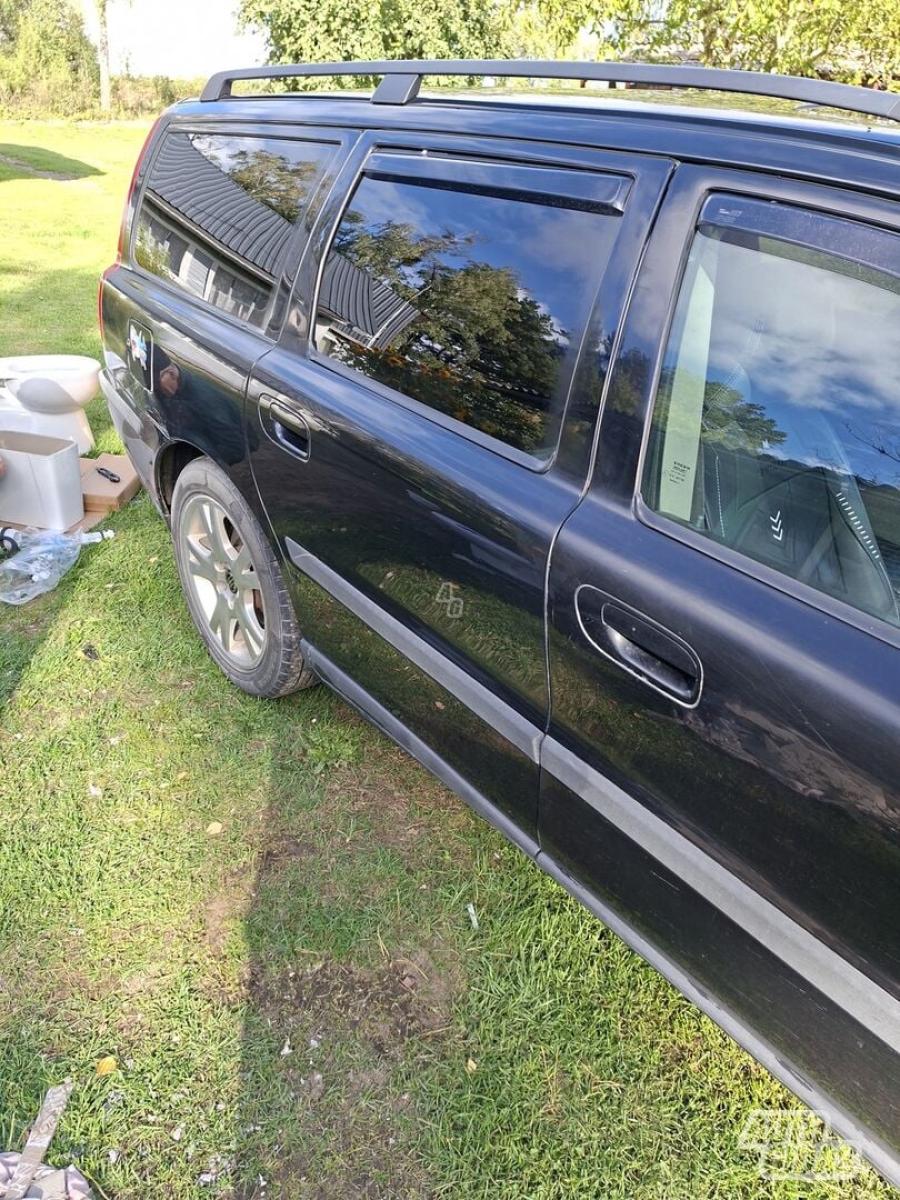 Black Volvo V70 2002 in Druskininkai, with an engine capacity of 2.40 L and mileage of 362 thousand km for 1150 €, photo 4 on AUTOMOTO.COM.LV