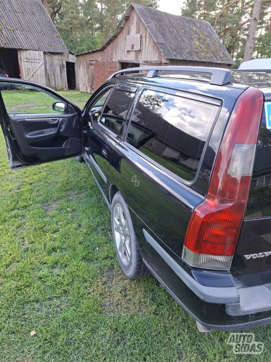 Black Volvo V70 2002 in Druskininkai, with an engine capacity of 2.40 L and mileage of 362 thousand km for 1150 €, photo 9 on AUTOMOTO.COM.LV