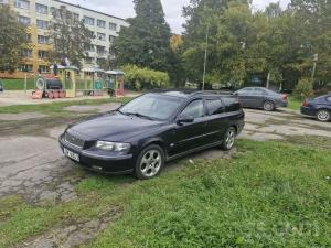 Черный Вольво В70 2002 в Рига, объемом двигателя 2.40 л и пробегом 295 тыс. км за 500 €, фото  на AUTOMOTO.COM.LV