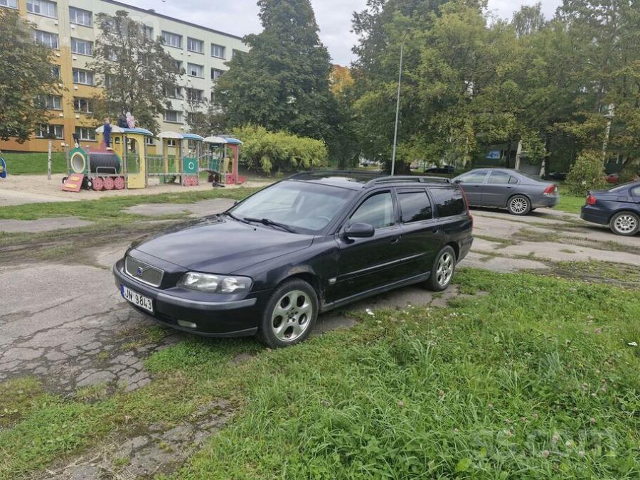 Melns Volvo V70 2002 Rīga, ar dzinēja tilpumu 2.40 L un nobraukumu 295 tūkst. km par 500 €, foto 1 vietnē AUTOMOTO.COM.LV