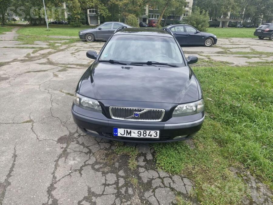 Melns Volvo V70 2002 Rīga, ar dzinēja tilpumu 2.40 L un nobraukumu 295 tūkst. km par 500 €, foto 3 vietnē AUTOMOTO.COM.LV