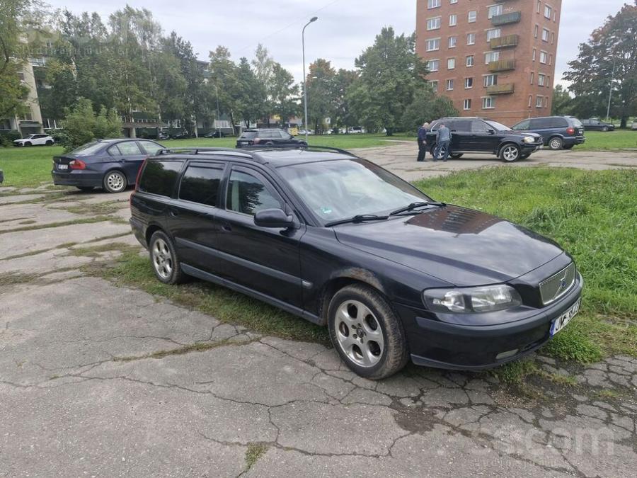 Melns Volvo V70 2002 Rīga, ar dzinēja tilpumu 2.40 L un nobraukumu 295 tūkst. km par 500 €, foto 4 vietnē AUTOMOTO.COM.LV
