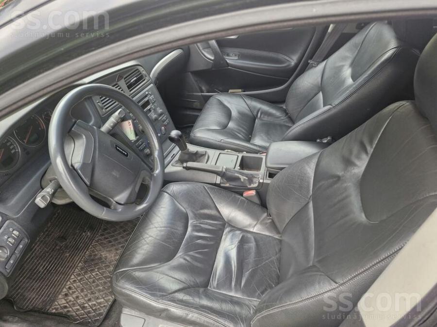 Melns Volvo V70 2002 Rīga, ar dzinēja tilpumu 2.40 L un nobraukumu 295 tūkst. km par 500 €, foto 5 vietnē AUTOMOTO.COM.LV