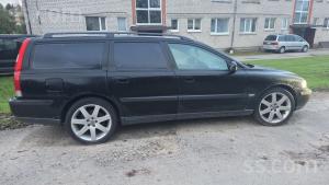 Black Volvo V70 2002 in Bauska, with an engine capacity of 2.40 L and mileage of 460 thousand km for 1300 €, photo  on AUTOMOTO.COM.LV