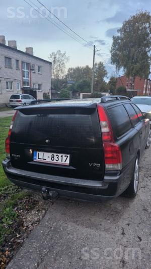 Black Volvo V70 2002 in Bauska, with an engine capacity of 2.40 L and mileage of 460 thousand km for 1300 €, photo 3 on AUTOMOTO.COM.LV