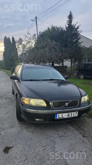 Black Volvo V70 2002 in Bauska, with an engine capacity of 2.40 L and mileage of 460 thousand km for 1300 €, photo 4 on AUTOMOTO.COM.LV