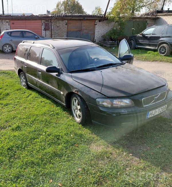 Черный Вольво В70 2002 в Салдус, объемом двигателя 2.40 л и пробегом 486 тыс. км за 500 €, фото 3 на AUTOMOTO.COM.LV