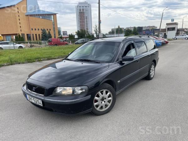 Black Volvo V70 2003 in Riga, with an engine capacity of 2.40 L and mileage of 302 thousand km for 990 €, photo 1 on AUTOMOTO.COM.LV