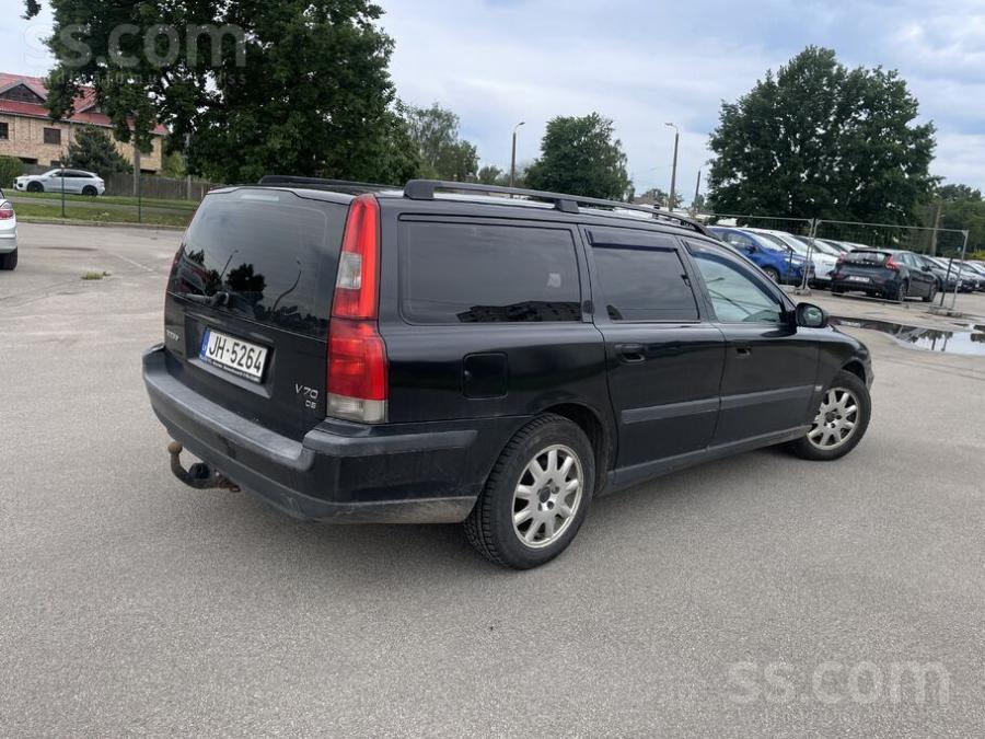 Black Volvo V70 2003 in Riga, with an engine capacity of 2.40 L and mileage of 302 thousand km for 990 €, photo 4 on AUTOMOTO.COM.LV