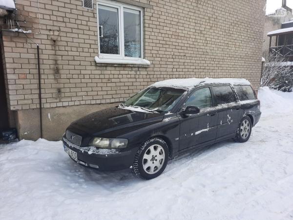 Melns Volvo V70 2003 Klaipėda, ar dzinēja tilpumu 2.50 L un nobraukumu 320 tūkst. km par 700 €, foto 1 vietnē AUTOMOTO.COM.LV