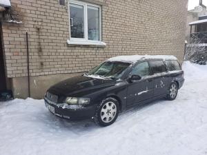 Melns Volvo V70 2003 Klaipėda, ar dzinēja tilpumu 2.50 L un nobraukumu 320 tūkst. km par 700 €, foto  vietnē AUTOMOTO.COM.LV