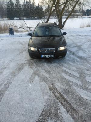 Black Volvo V70 2003 in Riga, with an engine capacity of 2.40 L and mileage of 390 thousand km for 1400 €, photo  on AUTOMOTO.COM.LV