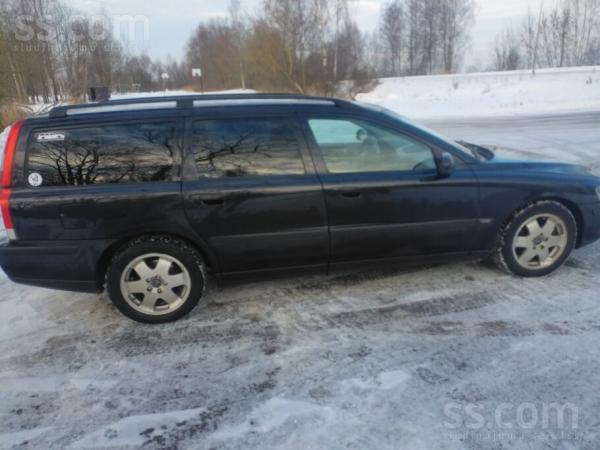Melns Volvo V70 2003 Rīga, ar dzinēja tilpumu 2.40 L un nobraukumu 390 tūkst. km par 1400 €, foto 2 vietnē AUTOMOTO.COM.LV