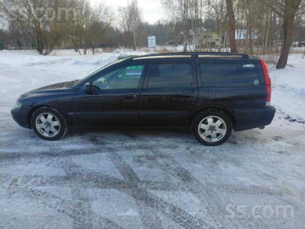 Melns Volvo V70 2003 Rīga, ar dzinēja tilpumu 2.40 L un nobraukumu 390 tūkst. km par 1400 €, foto 4 vietnē AUTOMOTO.COM.LV
