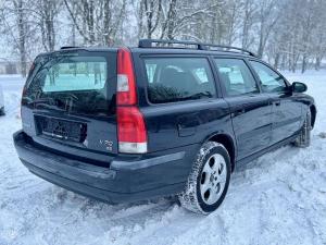 Black Volvo V70 2003 in Vilnius, with an engine capacity of 2.40 L and mileage of 320 thousand km for 2000 €, photo 3 on AUTOMOTO.COM.LV