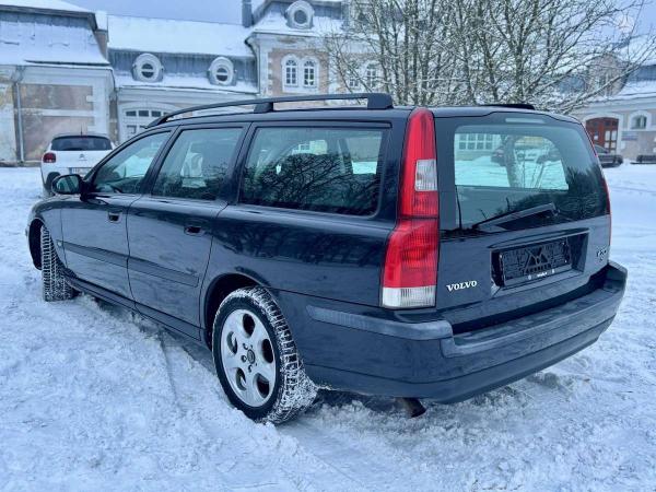 Black Volvo V70 2003 in Vilnius, with an engine capacity of 2.40 L and mileage of 320 thousand km for 2000 €, photo 4 on AUTOMOTO.COM.LV