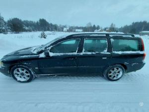 Black Volvo V70 2003 in Vilnius, with an engine capacity of 2.40 L and mileage of 455 thousand km for 850 €, photo 4 on AUTOMOTO.COM.LV
