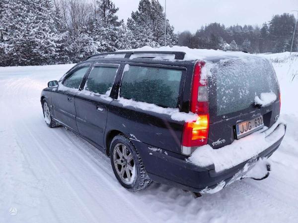 Melns Volvo V70 2003 Viļņa, ar dzinēja tilpumu 2.40 L un nobraukumu 455 tūkst. km par 850 €, foto 5 vietnē AUTOMOTO.COM.LV