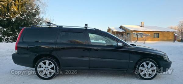 Black Volvo V70 2003 in Rapla, with an engine capacity of 2.40 L and mileage of 373 thousand km for 4400 €, photo 2 on AUTOMOTO.COM.LV