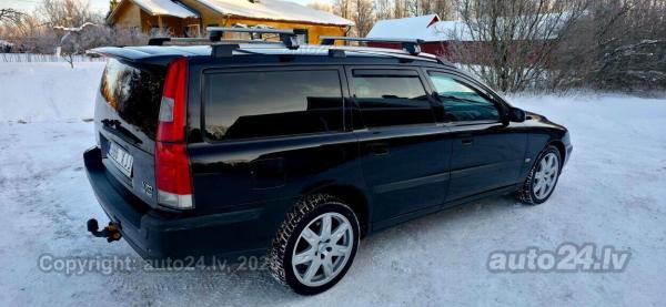 Black Volvo V70 2003 in Rapla, with an engine capacity of 2.40 L and mileage of 373 thousand km for 4400 €, photo 5 on AUTOMOTO.COM.LV