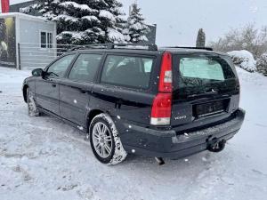 Black Volvo V70 2003 in Vilnius, with an engine capacity of 2.40 L and mileage of 285 thousand km for 2000 €, photo 3 on AUTOMOTO.COM.LV