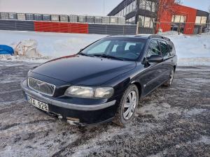 Black Volvo V70 2003 in Kaunas, with an engine capacity of 2.40 L and mileage of 400 thousand km for 1650 €, photo  on AUTOMOTO.COM.LV