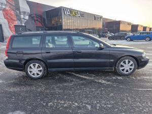 Black Volvo V70 2003 in Kaunas, with an engine capacity of 2.40 L and mileage of 400 thousand km for 1650 €, photo 4 on AUTOMOTO.COM.LV
