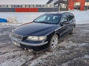 Black Volvo V70 2003 in Kaunas, with an engine capacity of 2.40 L and mileage of 400 thousand km for 1650 €, photo 9 on AUTOMOTO.COM.LV