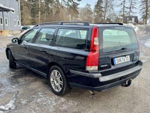 Black Volvo V70 2003 in Vilnius, with an engine capacity of 2.40 L and mileage of 260 thousand km for 1850 €, photo 3 on AUTOMOTO.COM.LV
