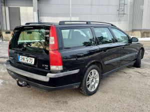 Black Volvo V70 2003 in Vilnius, with an engine capacity of 2.40 L and mileage of 260 thousand km for 1850 €, photo 4 on AUTOMOTO.COM.LV