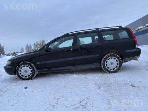 Black Volvo V70 2003 in Daugavpils, with an engine capacity of 2.40 L and mileage of 194 thousand km for 2250 €, photo 3 on AUTOMOTO.COM.LV