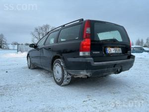 Black Volvo V70 2003 in Daugavpils, with an engine capacity of 2.40 L and mileage of 194 thousand km for 2250 €, photo 4 on AUTOMOTO.COM.LV
