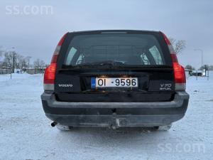 Black Volvo V70 2003 in Daugavpils, with an engine capacity of 2.40 L and mileage of 194 thousand km for 2250 €, photo 5 on AUTOMOTO.COM.LV