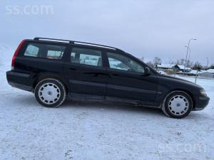 Black Volvo V70 2003 in Daugavpils, with an engine capacity of 2.40 L and mileage of 194 thousand km for 2250 €, photo 7 on AUTOMOTO.COM.LV