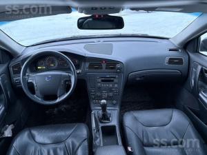Black Volvo V70 2003 in Daugavpils, with an engine capacity of 2.40 L and mileage of 194 thousand km for 2250 €, photo 10 on AUTOMOTO.COM.LV
