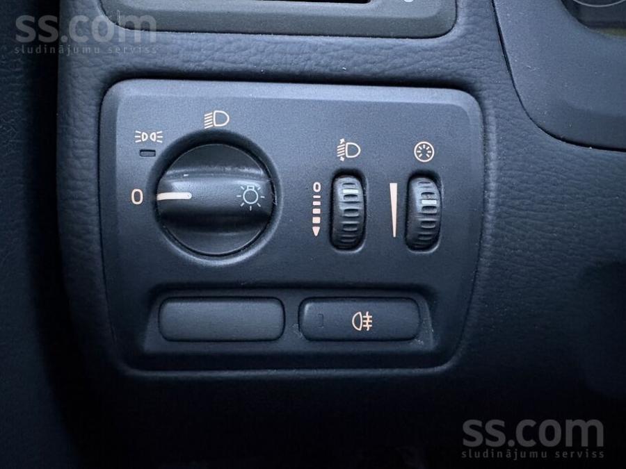 Black Volvo V70 2003 in Daugavpils, with an engine capacity of 2.40 L and mileage of 194 thousand km for 2250 €, photo 17 on AUTOMOTO.COM.LV