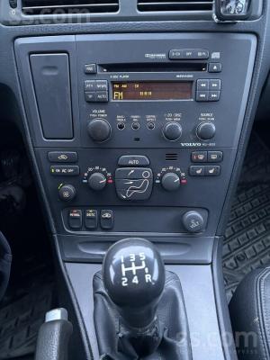 Black Volvo V70 2003 in Daugavpils, with an engine capacity of 2.40 L and mileage of 194 thousand km for 2250 €, photo 18 on AUTOMOTO.COM.LV