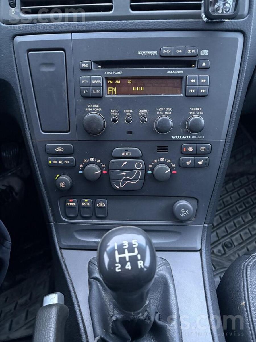 Black Volvo V70 2003 in Daugavpils, with an engine capacity of 2.40 L and mileage of 194 thousand km for 2250 €, photo 18 on AUTOMOTO.COM.LV