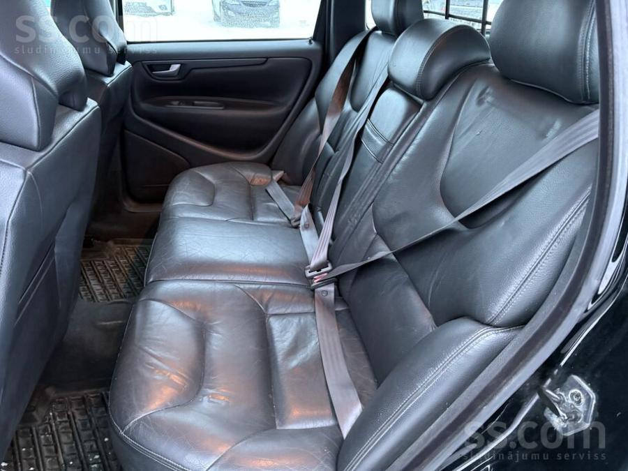 Black Volvo V70 2003 in Daugavpils, with an engine capacity of 2.40 L and mileage of 194 thousand km for 2250 €, photo 23 on AUTOMOTO.COM.LV