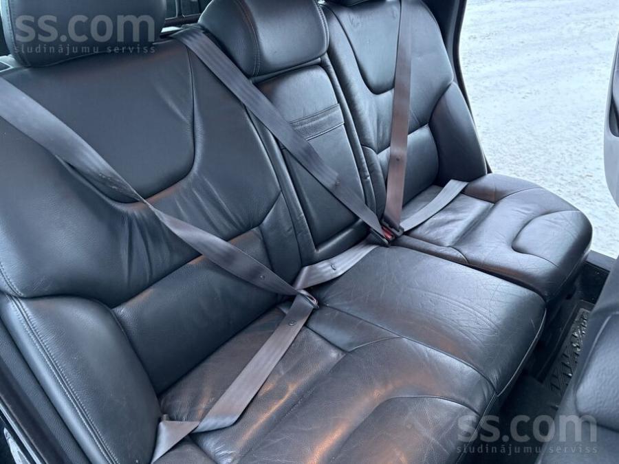 Black Volvo V70 2003 in Daugavpils, with an engine capacity of 2.40 L and mileage of 194 thousand km for 2250 €, photo 24 on AUTOMOTO.COM.LV
