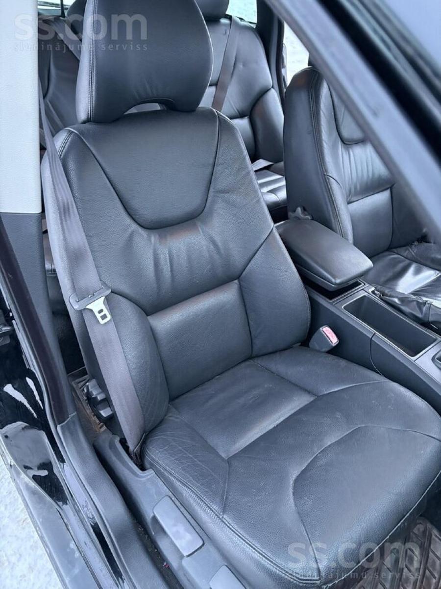 Black Volvo V70 2003 in Daugavpils, with an engine capacity of 2.40 L and mileage of 194 thousand km for 2250 €, photo 25 on AUTOMOTO.COM.LV