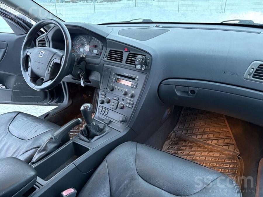 Black Volvo V70 2003 in Daugavpils, with an engine capacity of 2.40 L and mileage of 194 thousand km for 2250 €, photo 26 on AUTOMOTO.COM.LV