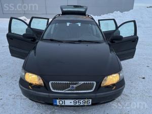 Black Volvo V70 2003 in Daugavpils, with an engine capacity of 2.40 L and mileage of 194 thousand km for 2250 €, photo 31 on AUTOMOTO.COM.LV