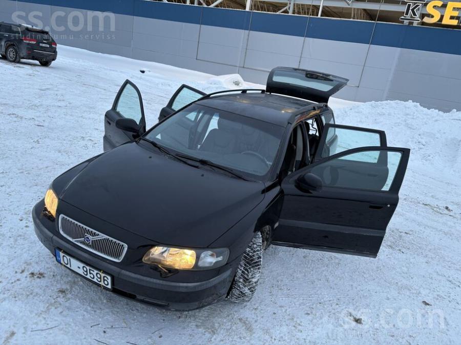Black Volvo V70 2003 in Daugavpils, with an engine capacity of 2.40 L and mileage of 194 thousand km for 2250 €, photo 32 on AUTOMOTO.COM.LV