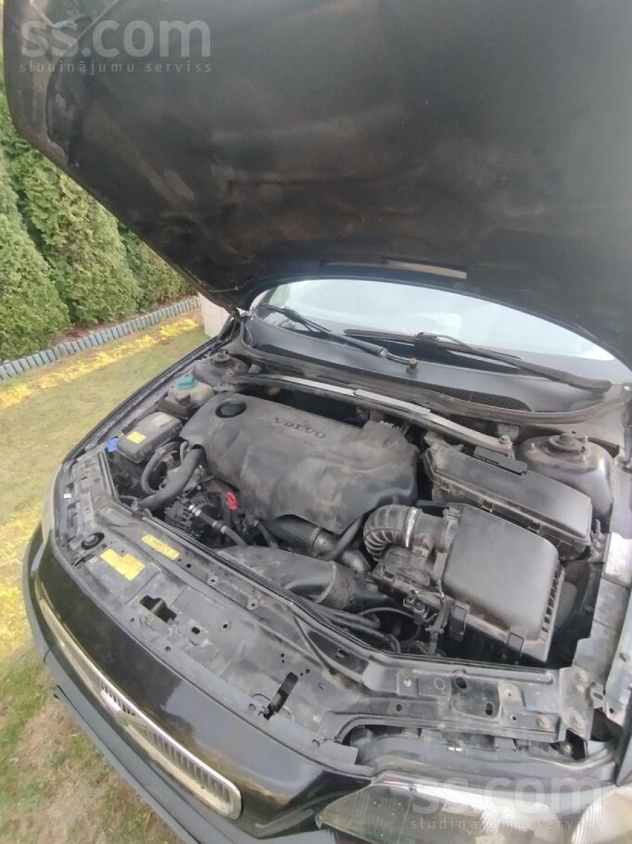 Black Volvo V70 2003 in Riga, with an engine capacity of 2.40 L and mileage of 289 thousand km for 550 €, photo 3 on AUTOMOTO.COM.LV