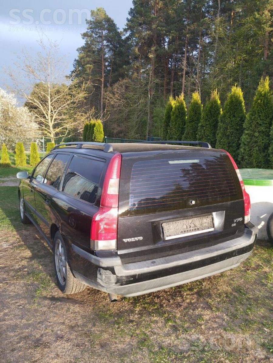 Black Volvo V70 2003 in Riga, with an engine capacity of 2.40 L and mileage of 289 thousand km for 550 €, photo 4 on AUTOMOTO.COM.LV