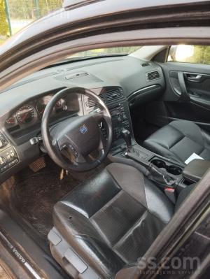 Black Volvo V70 2003 in Riga, with an engine capacity of 2.40 L and mileage of 289 thousand km for 550 €, photo 5 on AUTOMOTO.COM.LV