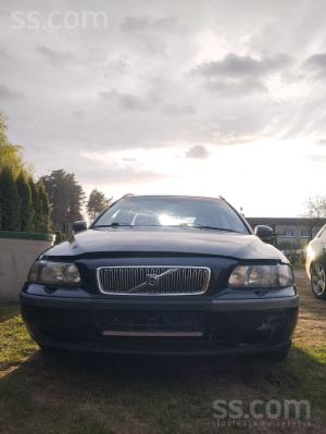 Black Volvo V70 2003 in Riga, with an engine capacity of 2.40 L and mileage of 289 thousand km for 550 €, photo 6 on AUTOMOTO.COM.LV